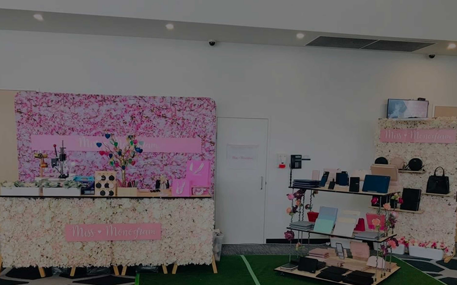 LIVE Personalising by Miss Monogram to monogram gifts for your guests ...